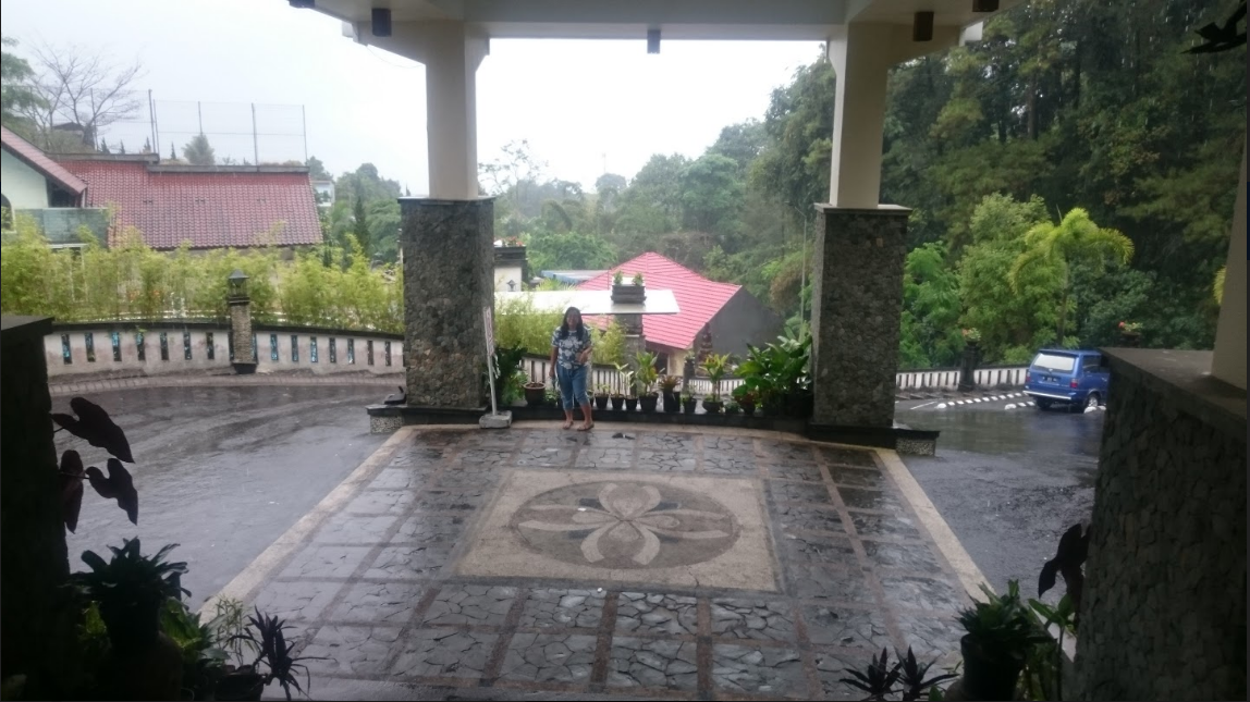 Pines Garden Tretes: Bersebelahan dengan Air Terjun Kakek Bodo – indri ...